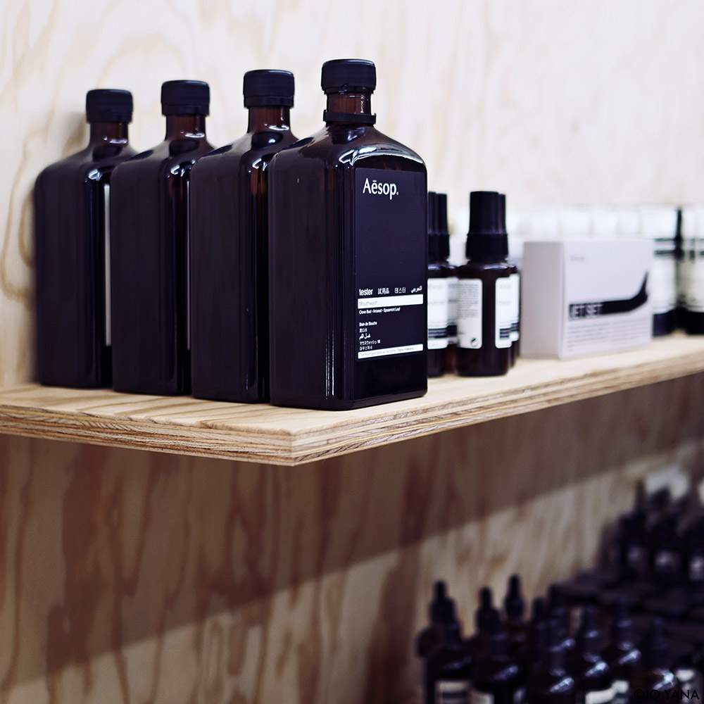 Bibliothèque W W W par Viktor MATIC - JO YANA