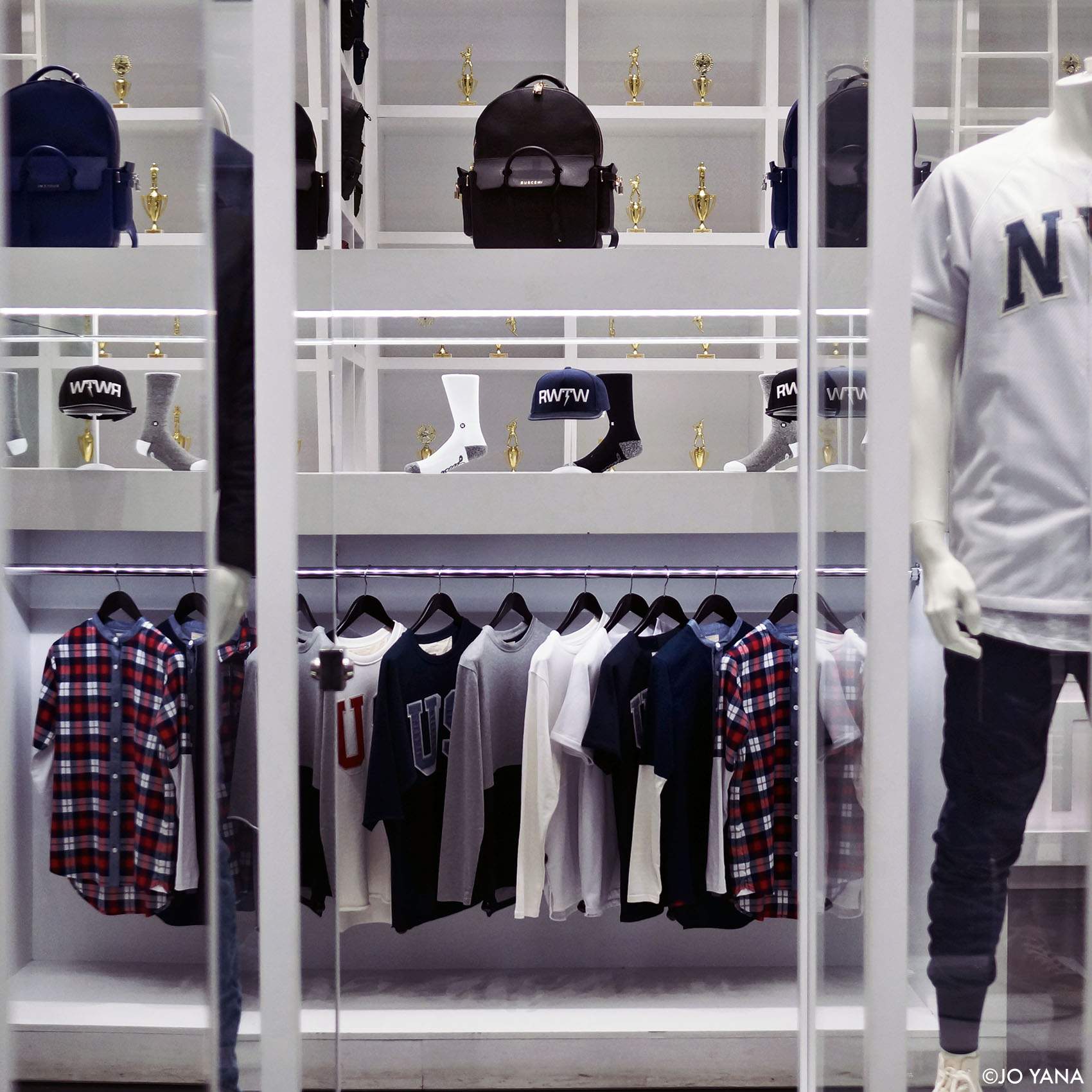 D'DAYS 2014 - SOLITUDE par Sander BROUWER & Mara RIBONE - JO YANA